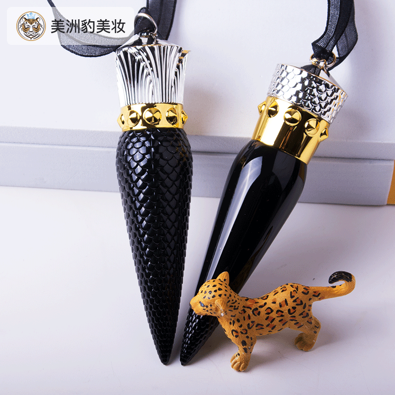 💄CL萝卜丁口红001M试色实测！这支“女王权杖”真的配得上天价吗？_唇膏_淘宝美妆网