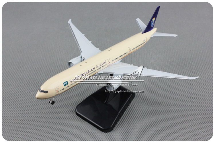 Купить Модель самолета 沙特阿拉伯航空 b777-300er hz-akd 1:400 合金 飞机模型 19cm Diy ...
