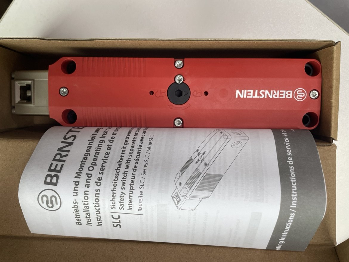 SLC-F-024-30/10-R4带锁定装置的全金属联锁开关 货号6018200012