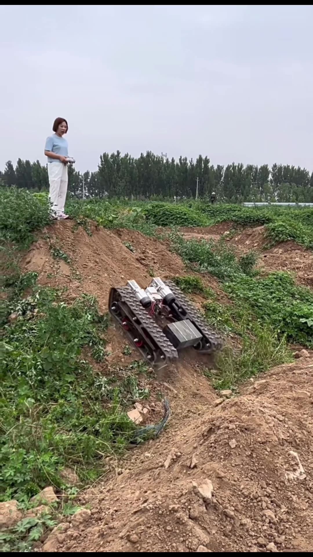 Agricultural Rubber Track Chassis Intelligent Robot Transport Vehicle ...