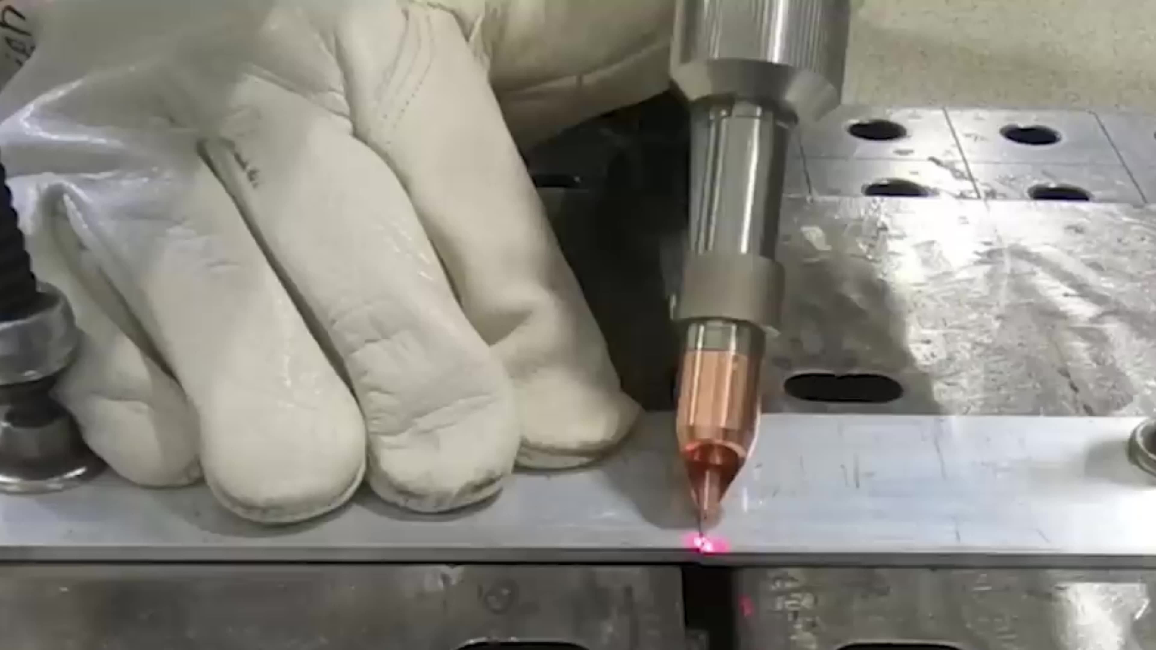 Hand Held Laser Welding Machine 1000w 2000w 3000w 4000w Fiber Laser ...