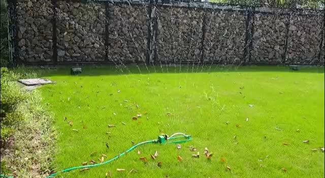 18 Holes Plastic Jet Water Oscillating Sprinkler For Lawn - Buy Water ...