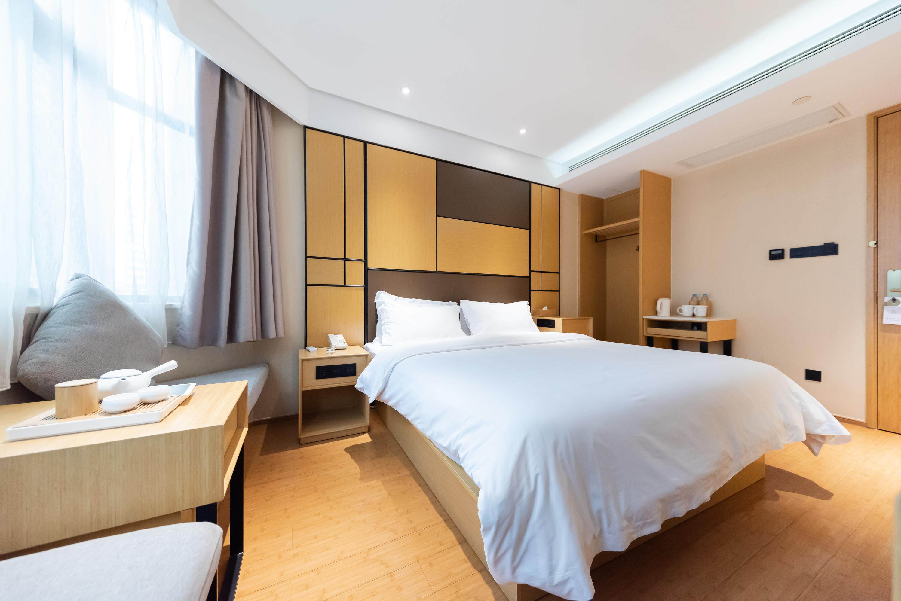 25年杭州必住！西湖庆春路全季高级大床房避坑指南｜湖滨银泰in77旁-服装品牌-淘宝好物网