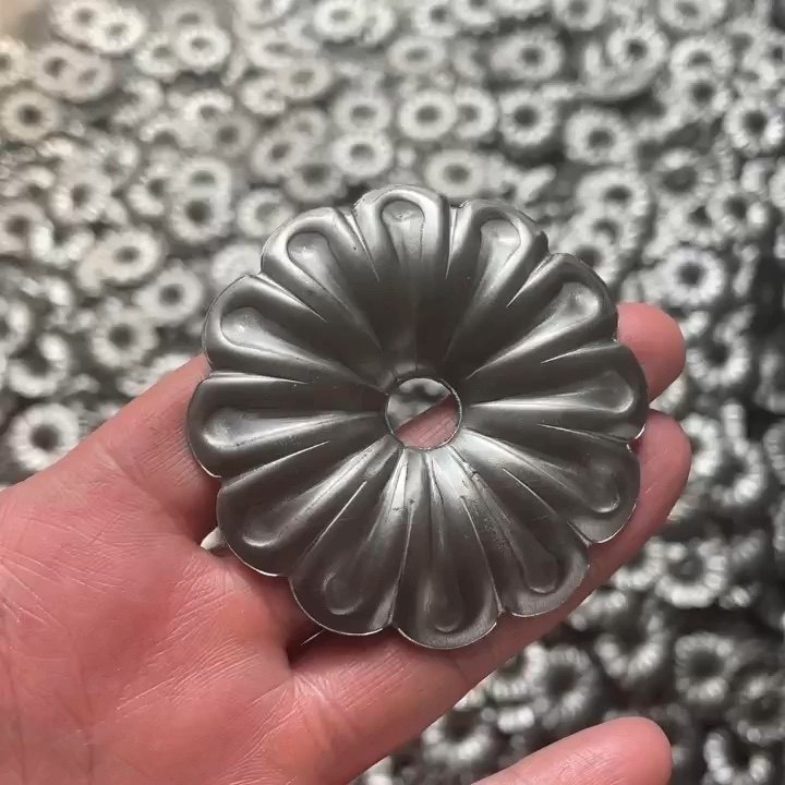 Wrought Iron Leaves Forged Cast Flowers And Leaves On Steel Gate ...