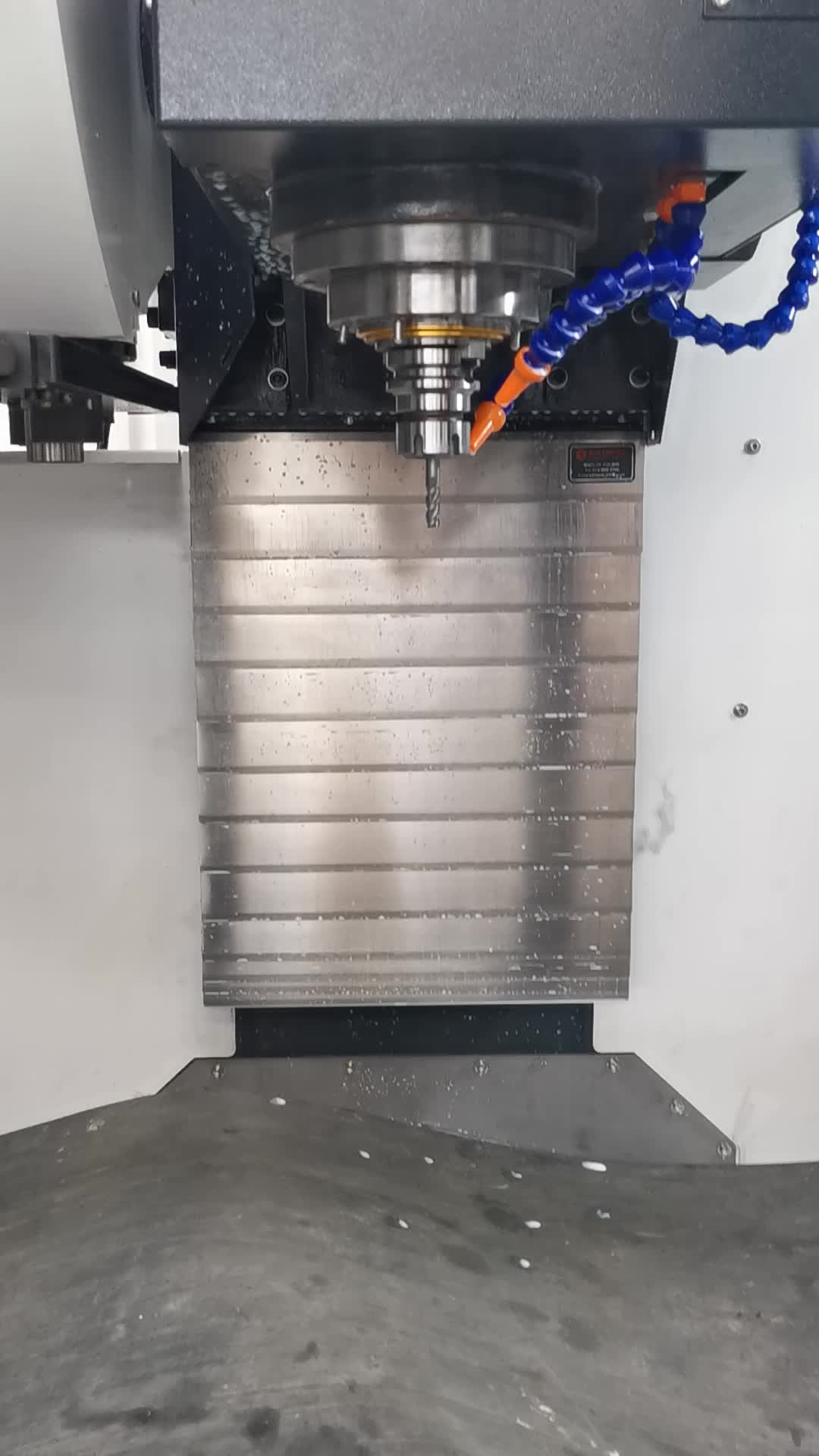 Vertical Cnc Milling Machine Vmc850 Fanuc Controller System Hight-speed Five-axis Machining ...