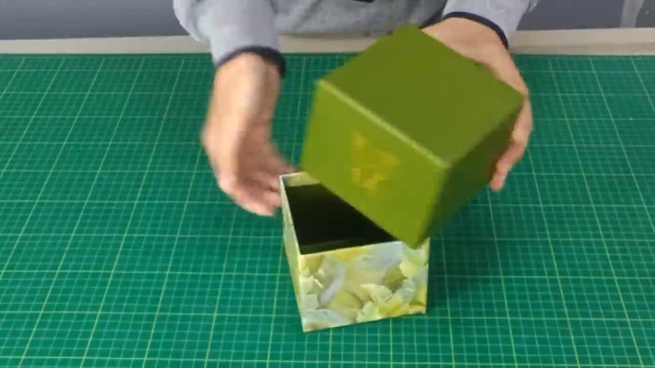 Luxury Sturdy Rigid Lid And Base Box With Foil Gold Border Packaging ...