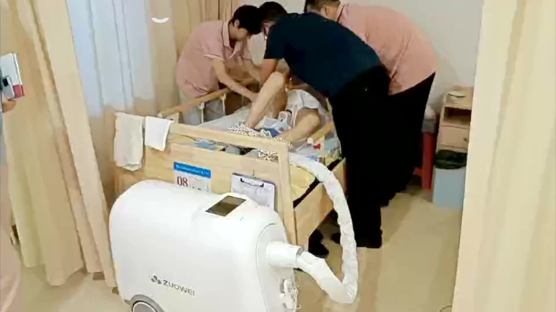 2022 Intelligent Incontinence Clean Nursing Robot Urinating And ...