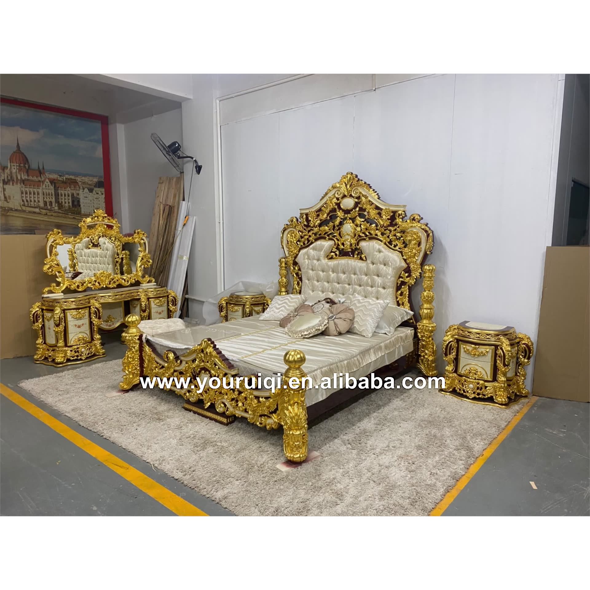 Golden Bed With Canopy Luxurious Bedroom Extra Magnificent European ...