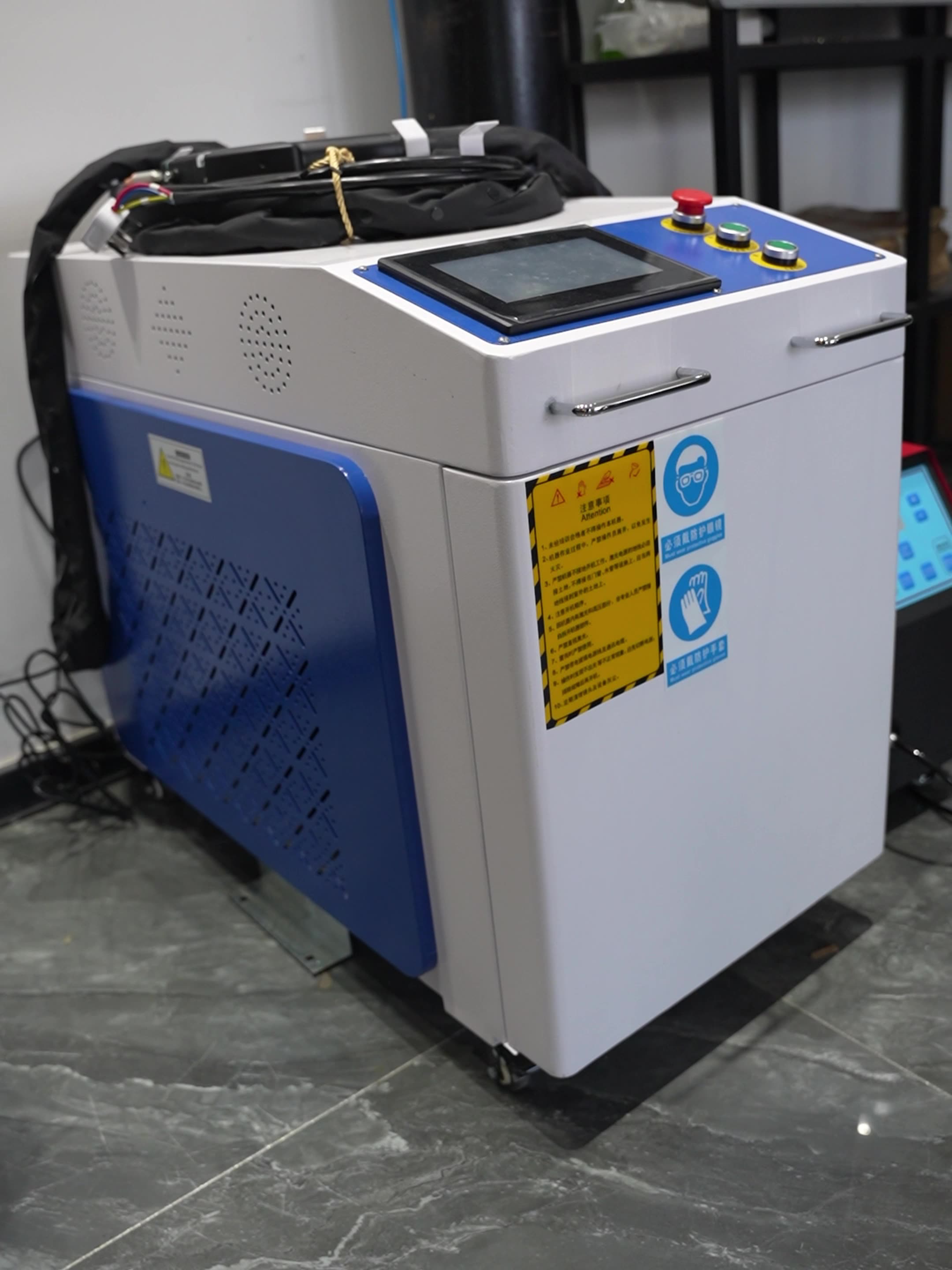 1000w 1500w 2000w 3000w Handheld Pulsed Fiber Laser Cleaning Machine For Rust Removal Paint Oil ...