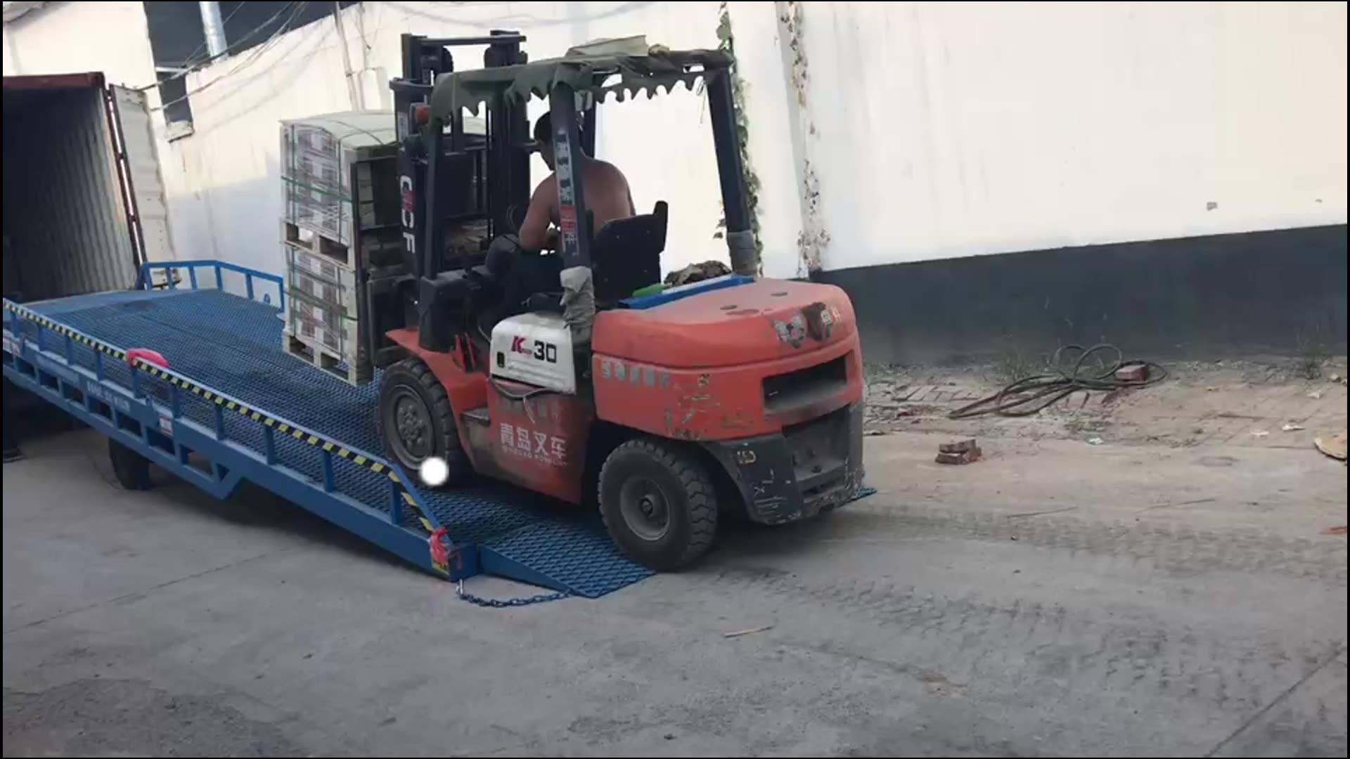 Mobile Hydraulic Container Loading And Unloading Platform Forklift Ramp Dock Dock Ramp With A ...