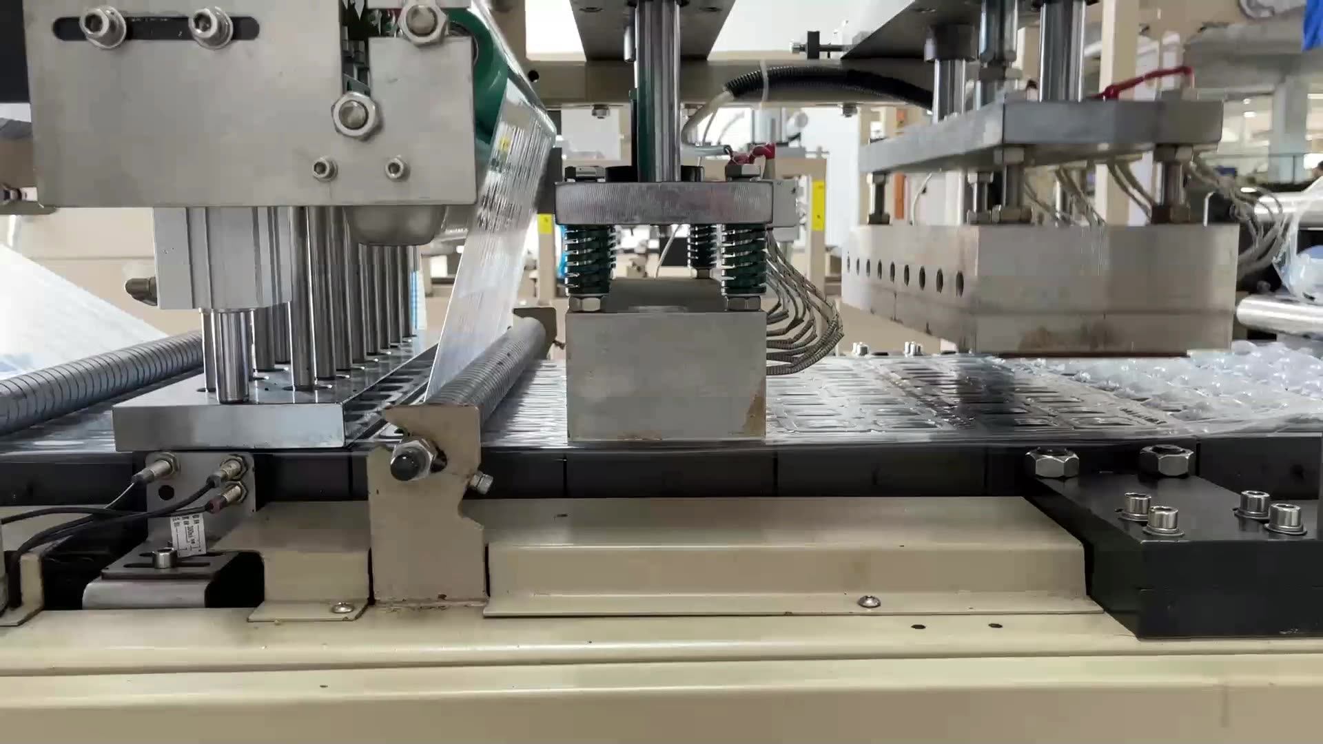 China Supply Newest Machine Detergent Soap Laundry Pods Making Machine ...