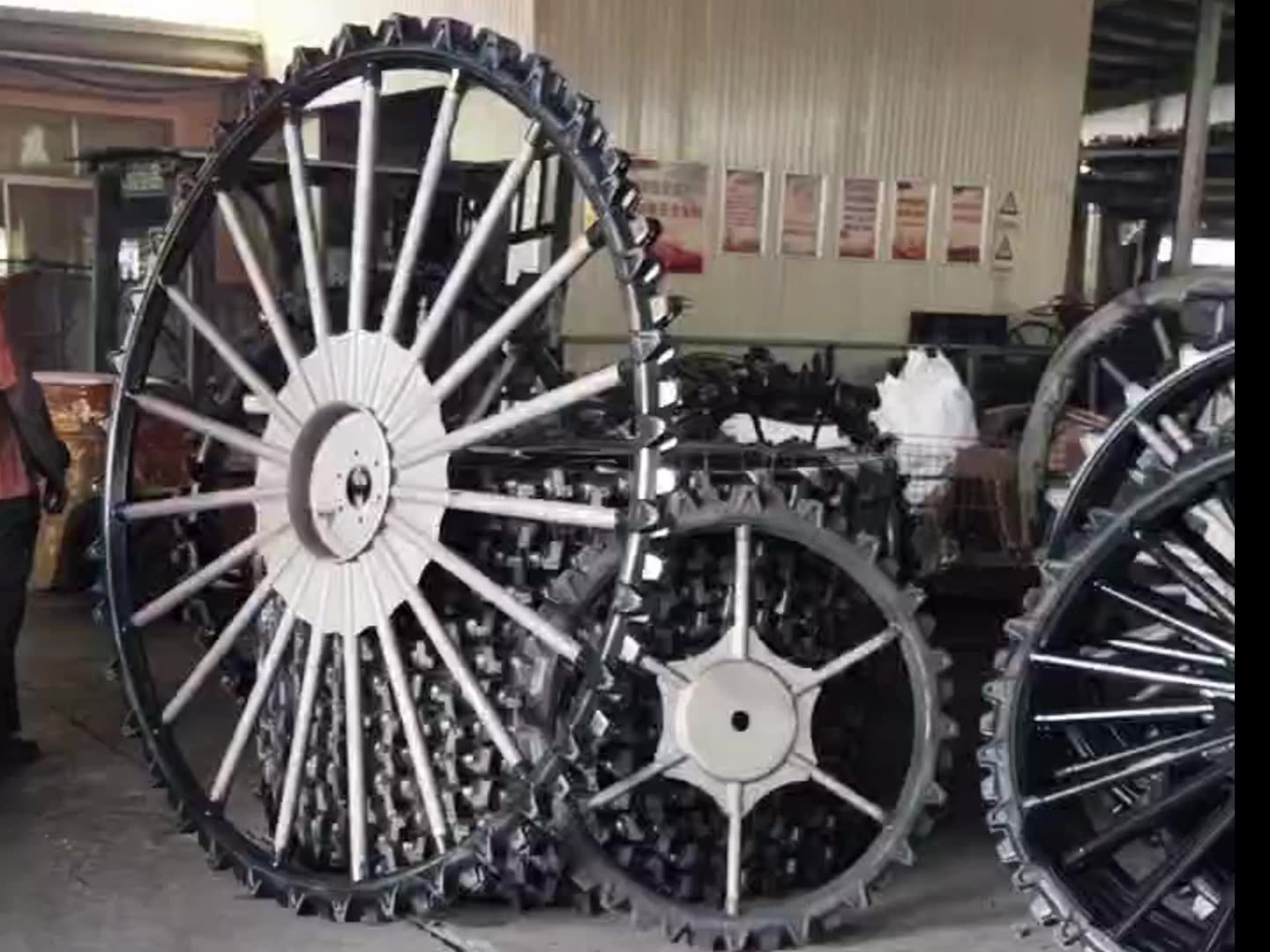 Plant Rice Transplanter Tyres 1300 1800mm 1600 2100mm Sprayer Tractor ...