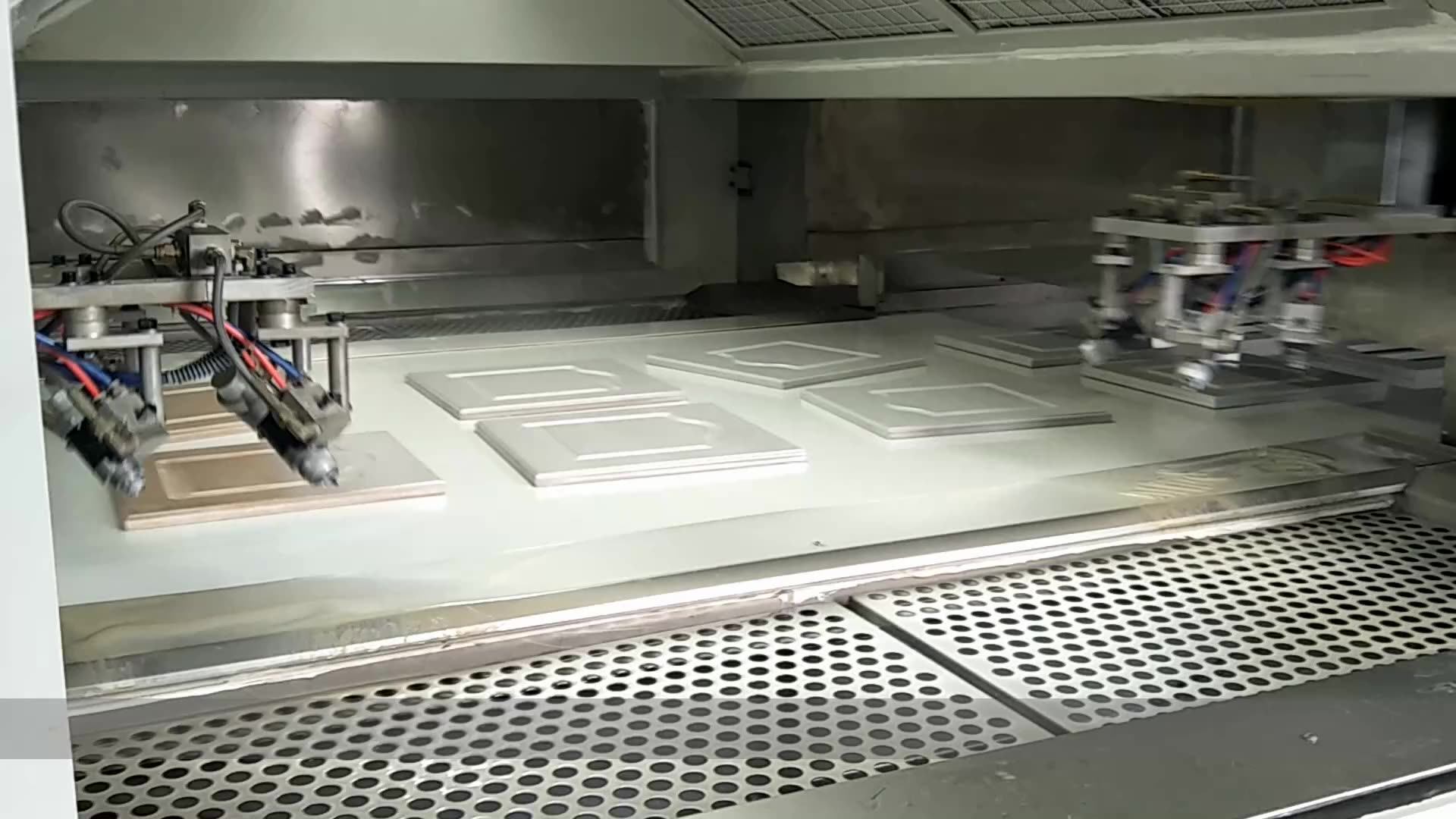 Automatic Reciprocating Uv Spray Painting Machine For Wood Furniture ...