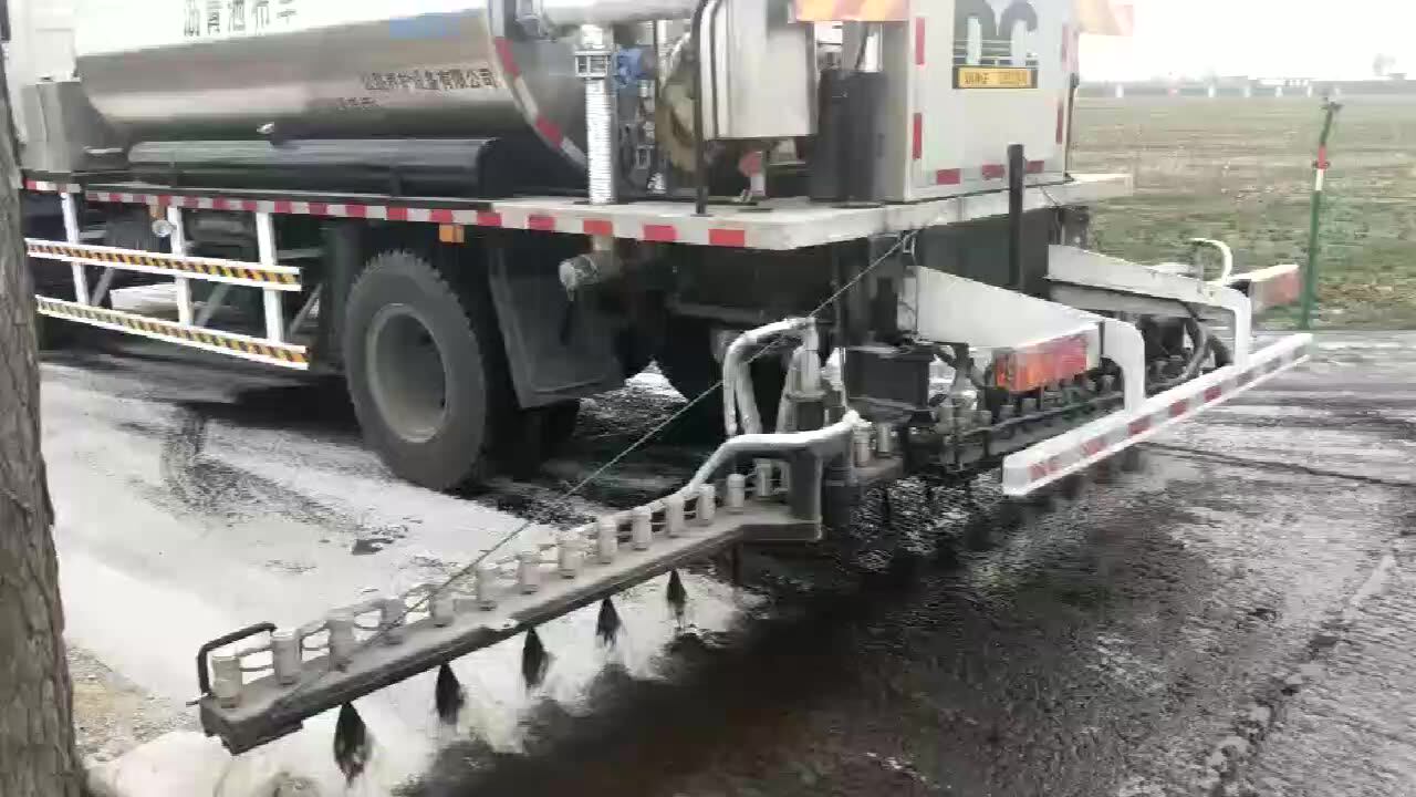 Asphalt Bitumen Distributor Bitumen Sprayer Truck Asphalt Sprayer ...