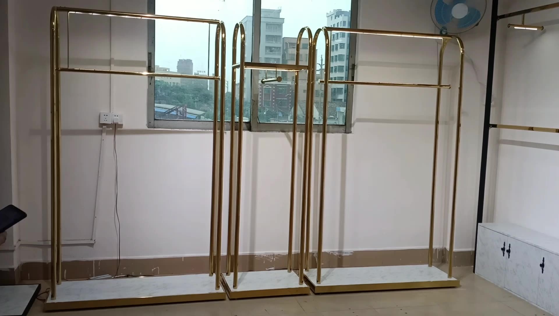 Brand New Design Boutique Clothing Display Rack For Retail Store ...