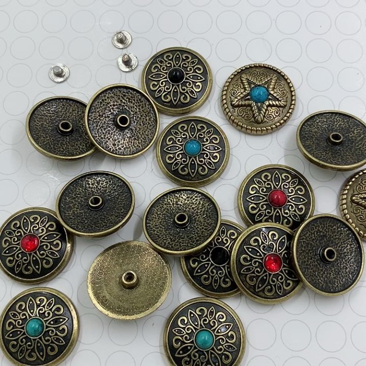 Manufacturer High Quality Metal Alloy Rhinestone Round Conchos ...