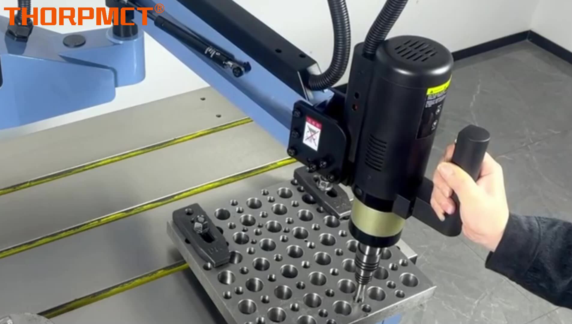 M6-m36 Automatic Universal Servo Tapping Machine With Touch Screen And ...