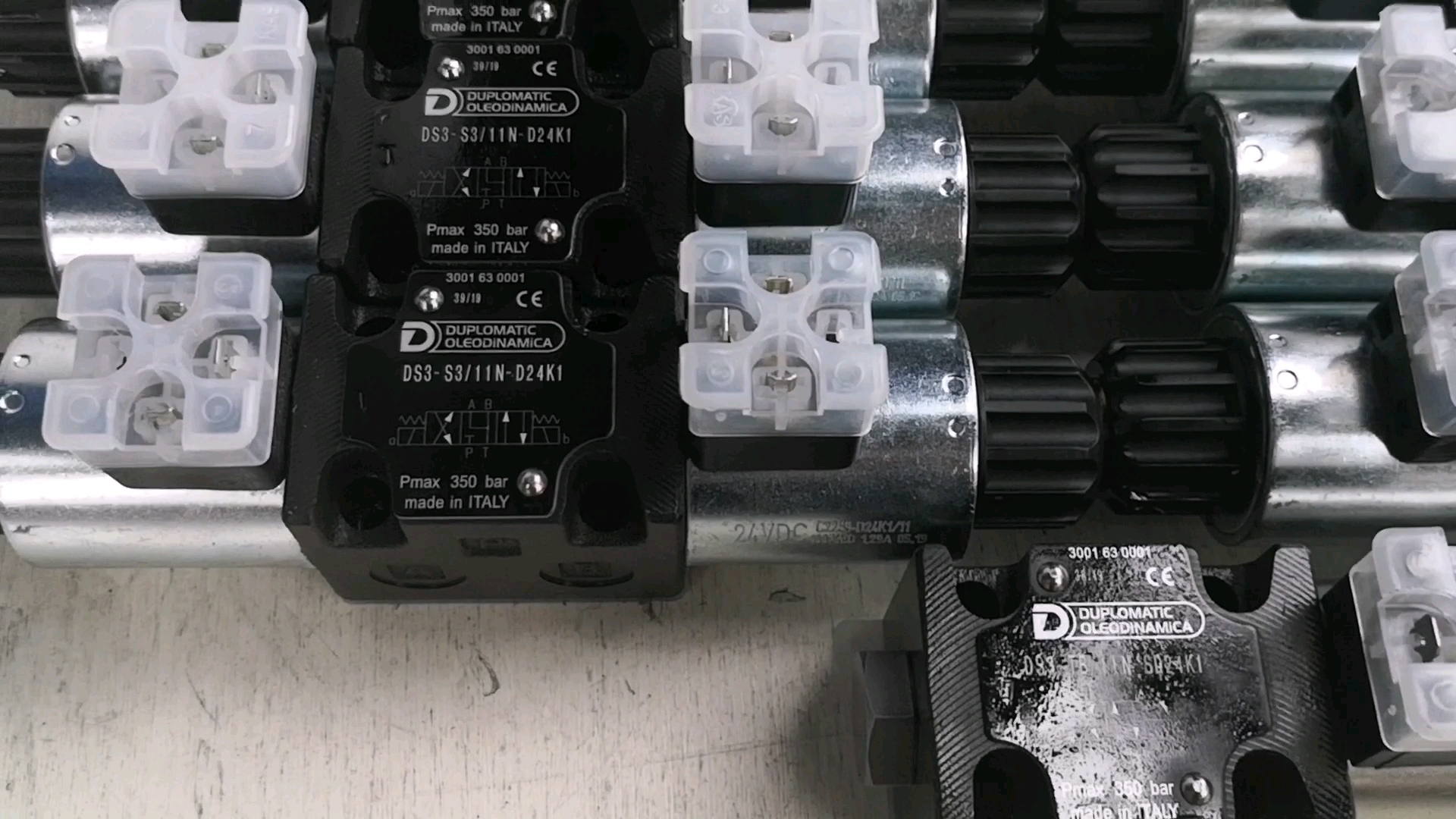 Ds3-s1/11n-d24k1 Duplomatic Hydraulic Directional Control Valves - Buy Duplomatic Valve ...