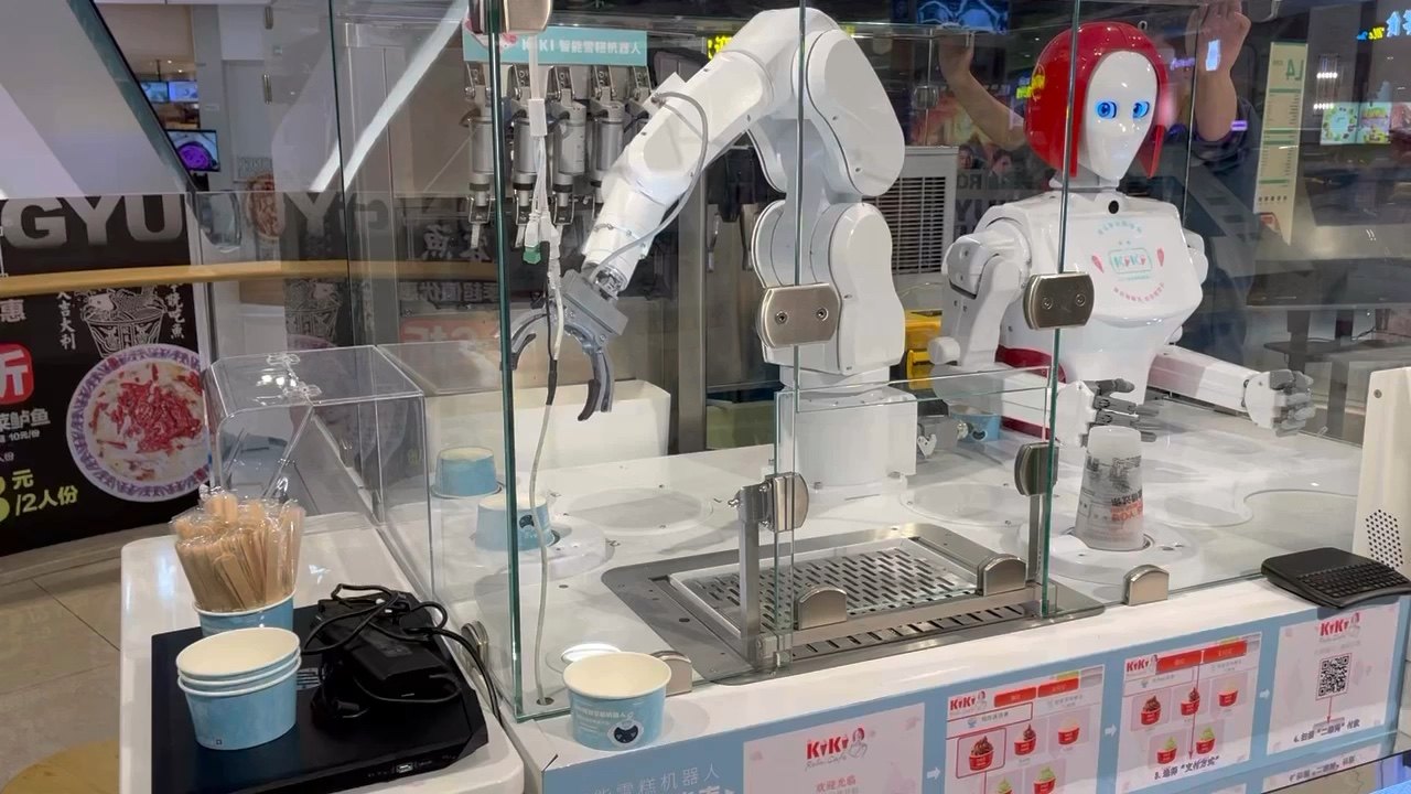 Automatic Robot Operated Vending Soft Ice Cream Machine Vending Machine ...