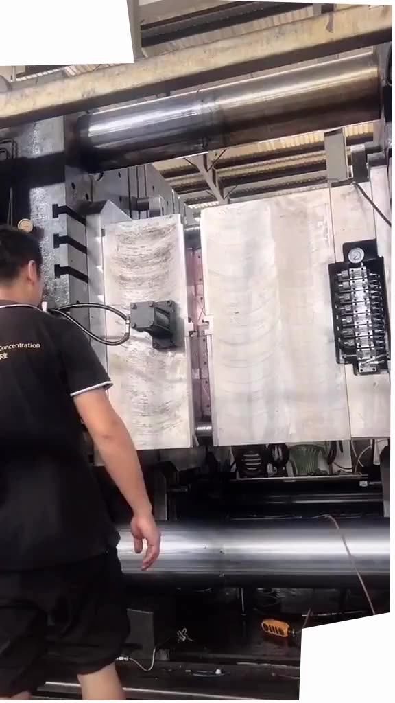 Automobile Vehicle Car Plastic Bumper Making Machine Injection Molding ...