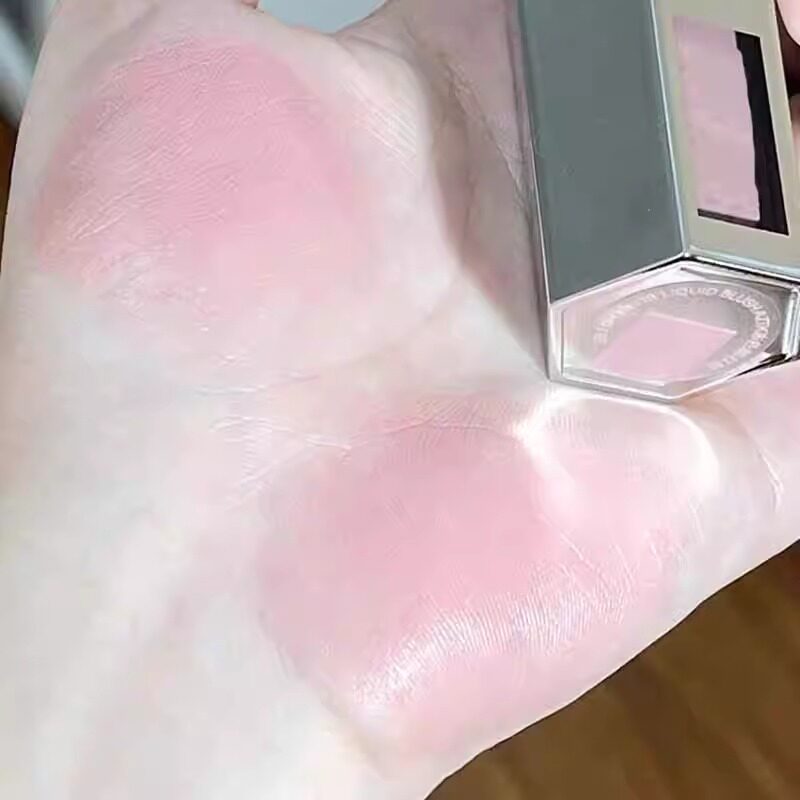 A daily must-have, fig gray coffee blush brightens the complexion
