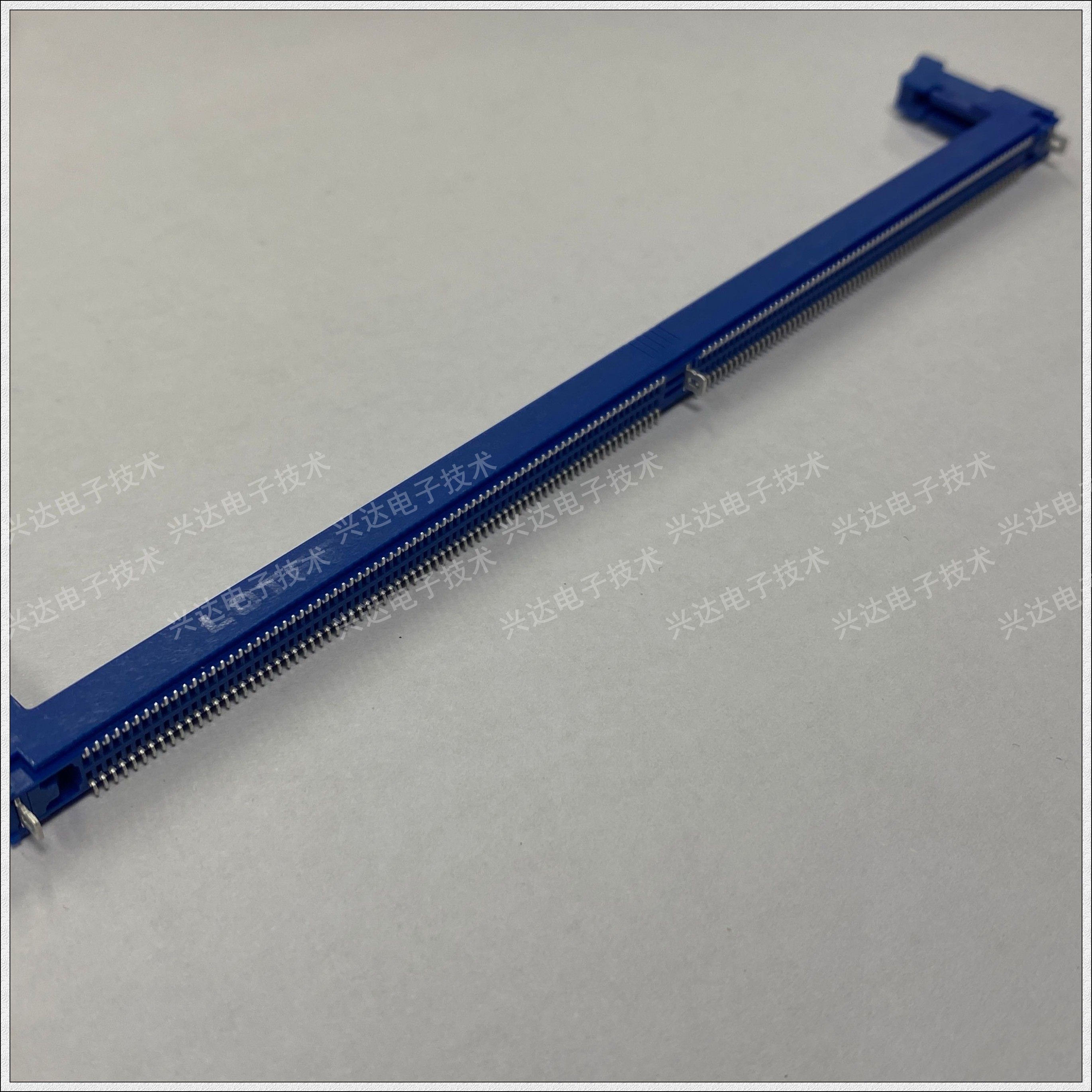 LOTES台产DDR5台式内存插槽R-DIMM288pin蓝色1.1V立贴式SMT