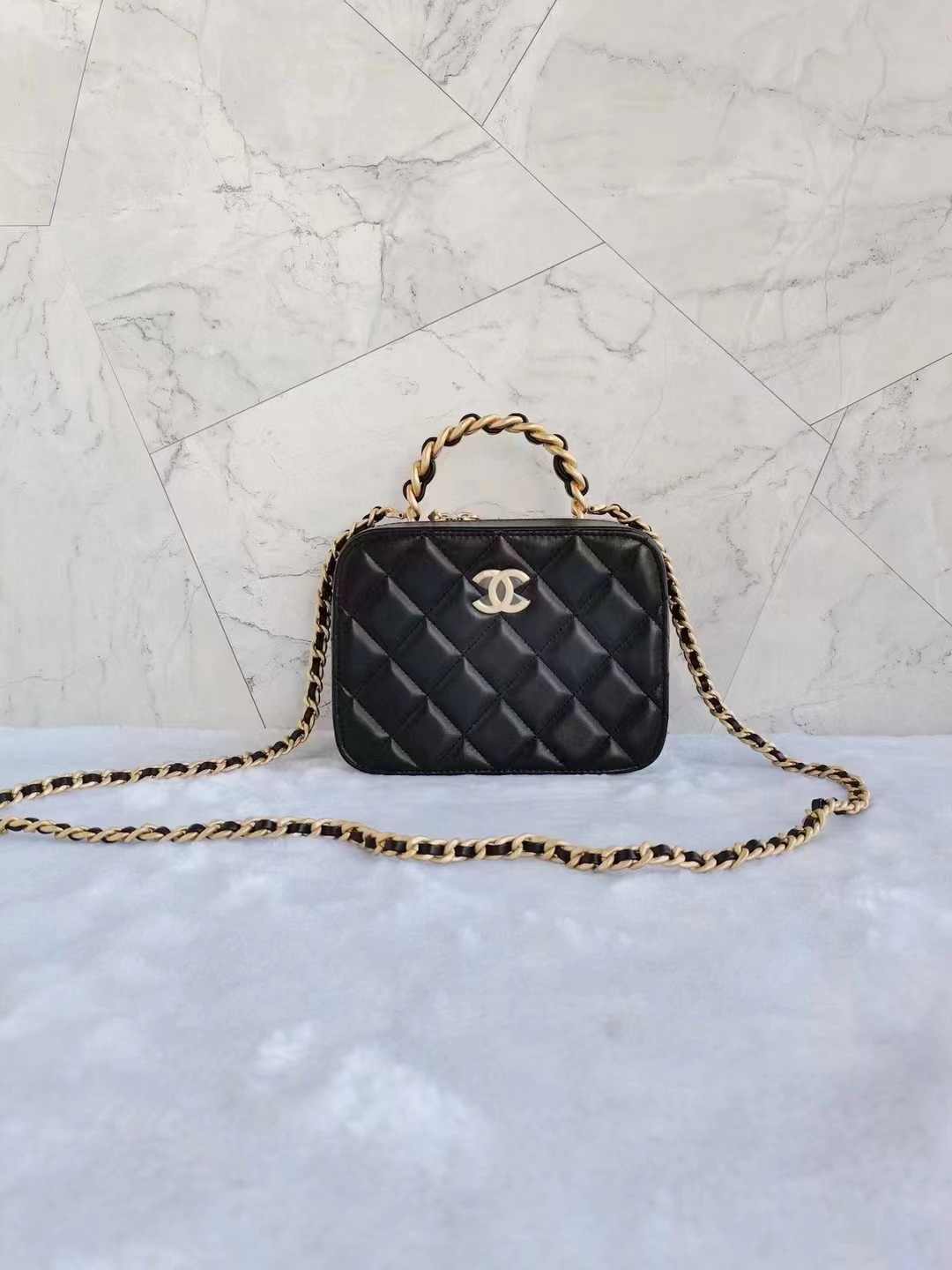 Chanel Box With Chain 黑色牛皮金扣盒子包– JNY, 44% OFF