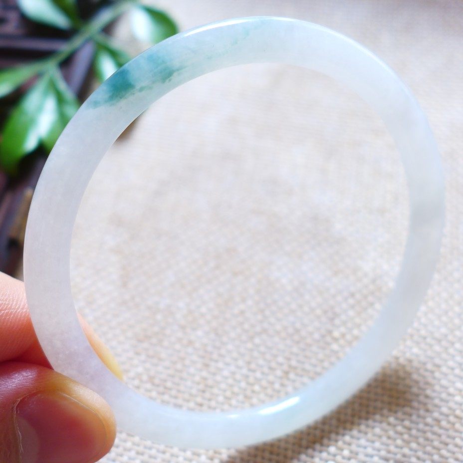 天然缅甸翡翠正品A货冰种细条手镯58MM圈口小条玉镯绿色飘花女款