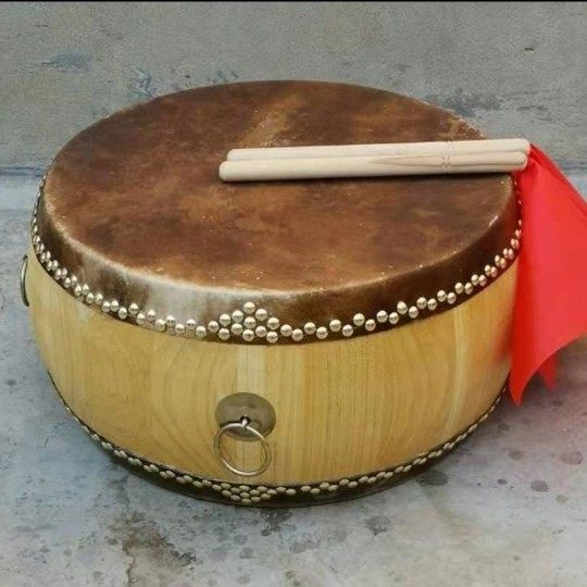 Authentic yellow cowhide and camphor wood white stubble gong and drum ...