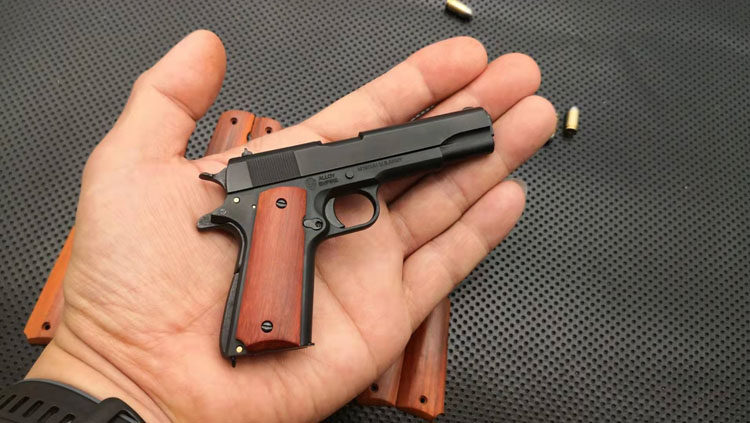 1:2.05 Alloy Empire Colt M1911 Full Metal Toy Gun Model Shelled Desert ...