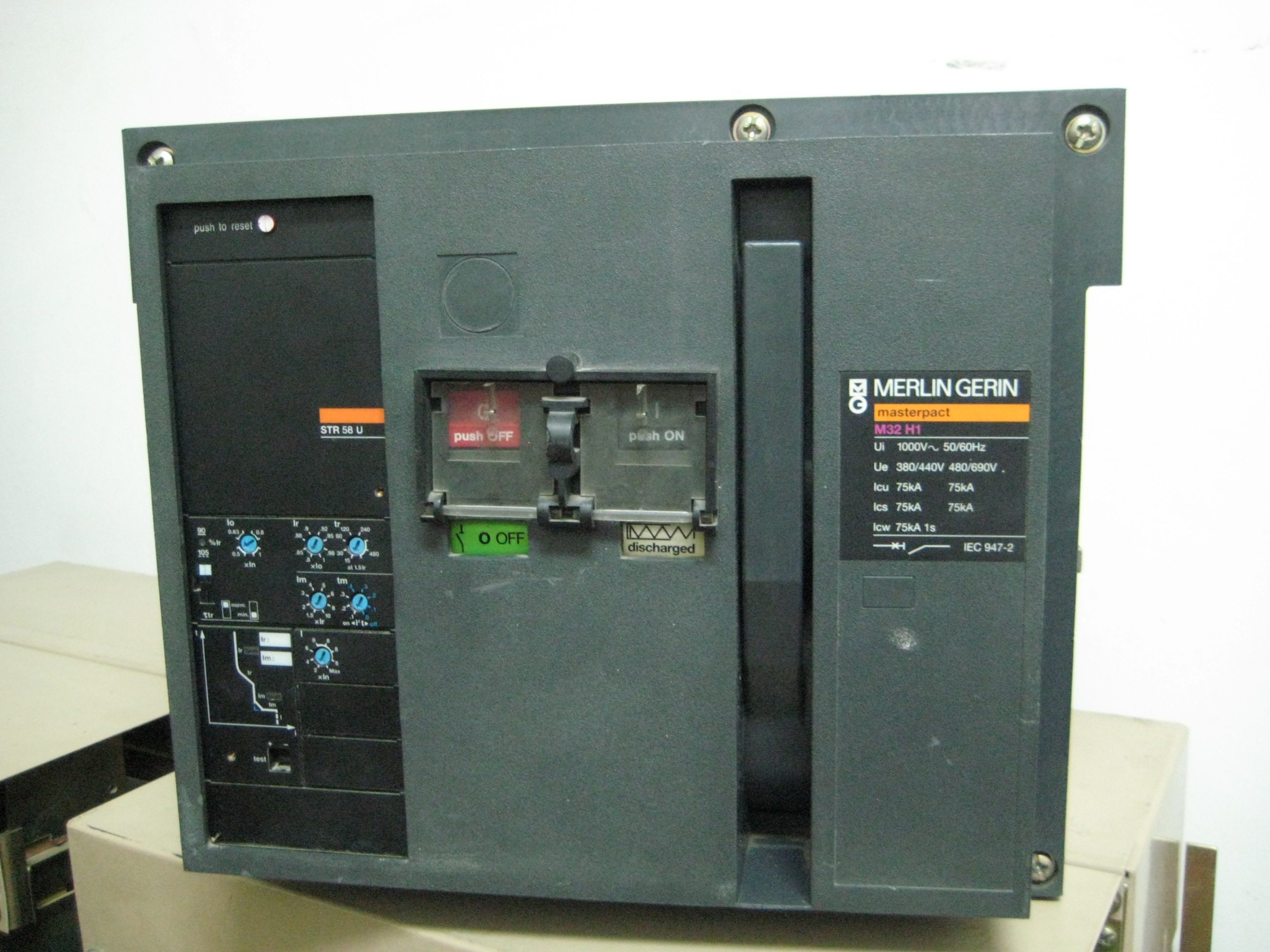 Masterpact M32H1 3P STR38S Circuit Breaker by Merlin Gerin