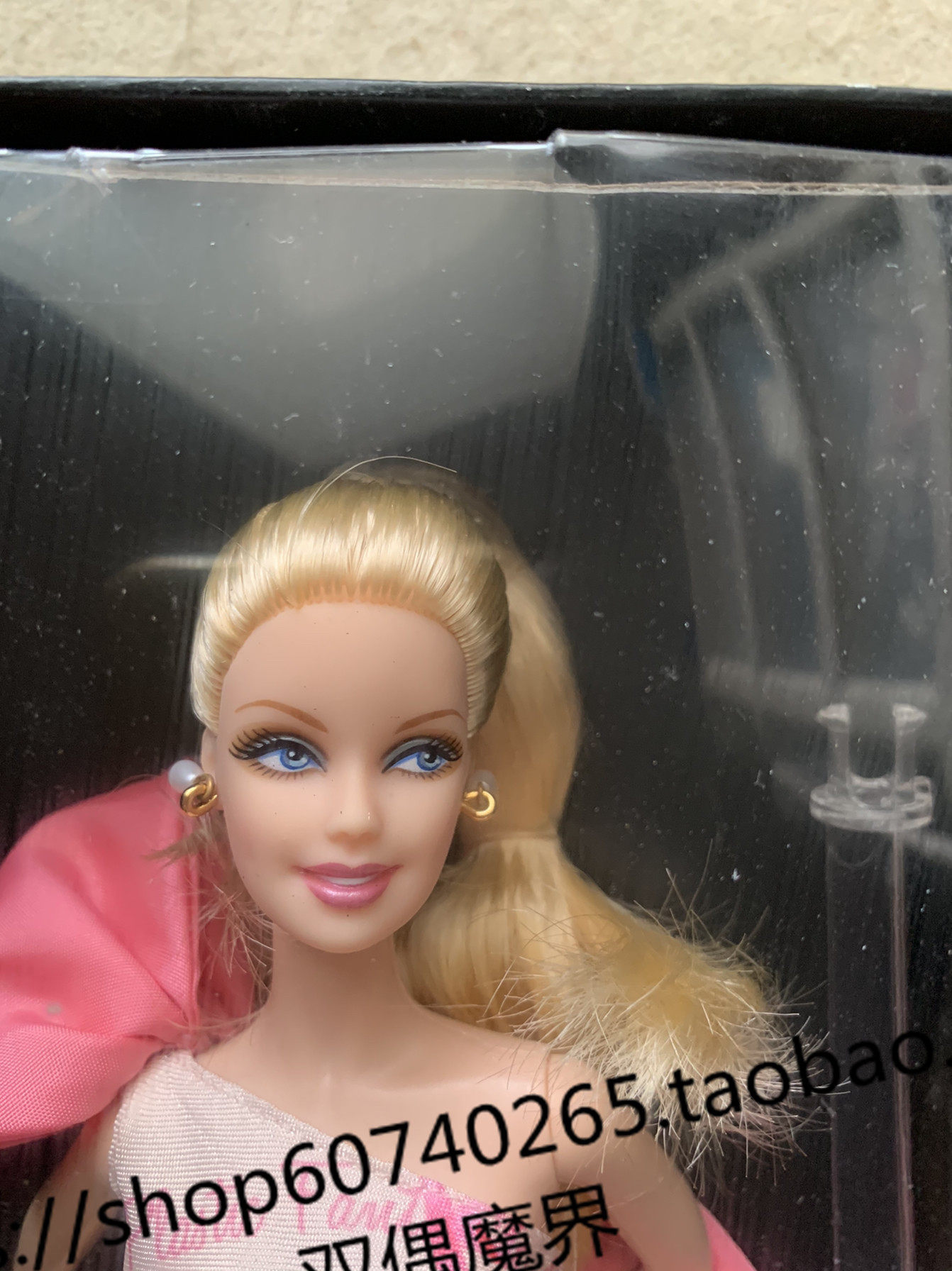 在途Avon Rose Splendor Barbie 2010：珍藏版芭比的浪漫之旅，雅芳玫瑰的梦幻收藏-芭比娃娃主题收藏-淘宝百科网
