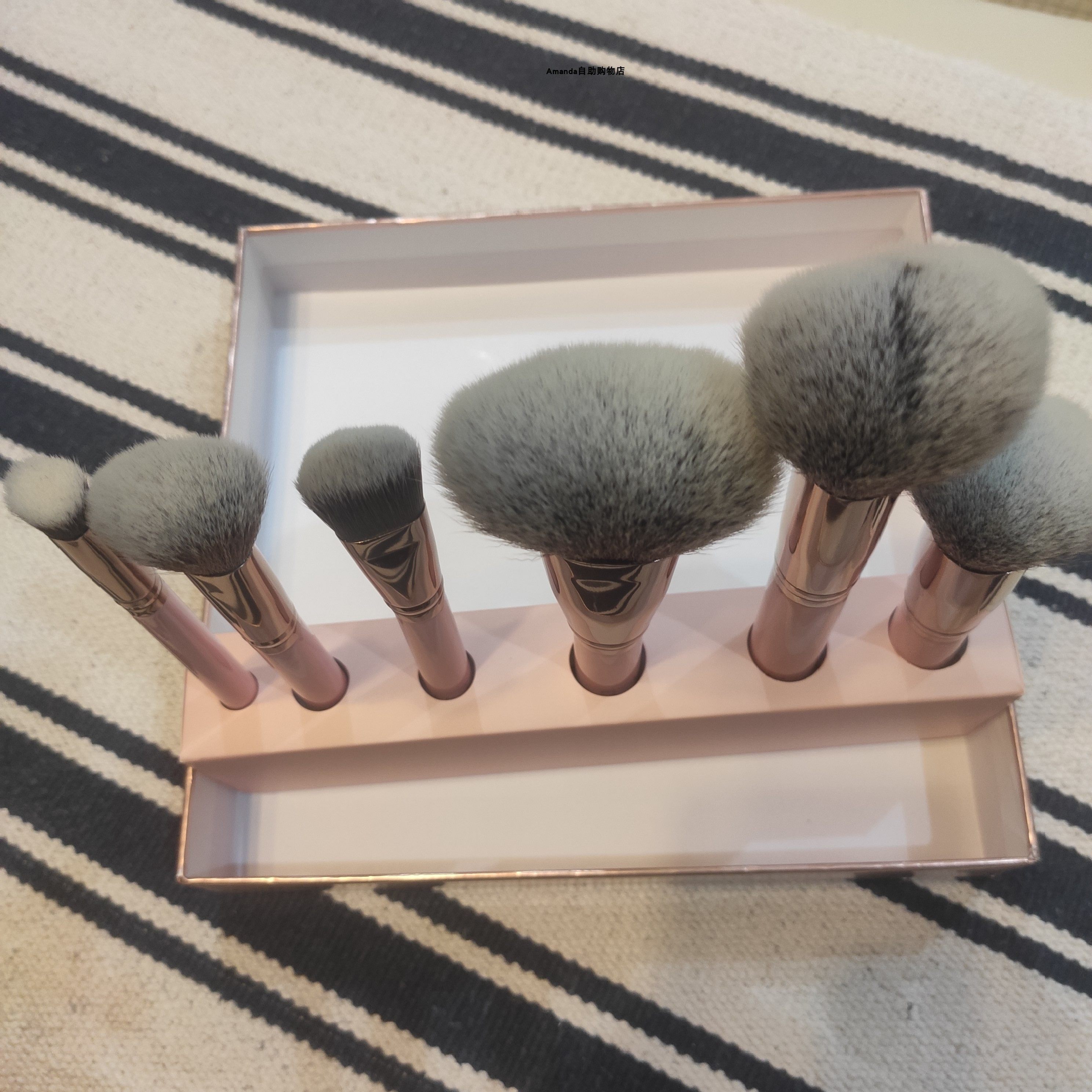 这把Luxie化妆刷到底怎么用？3种画法新手秒懂！_化妆刷_淘宝美妆网