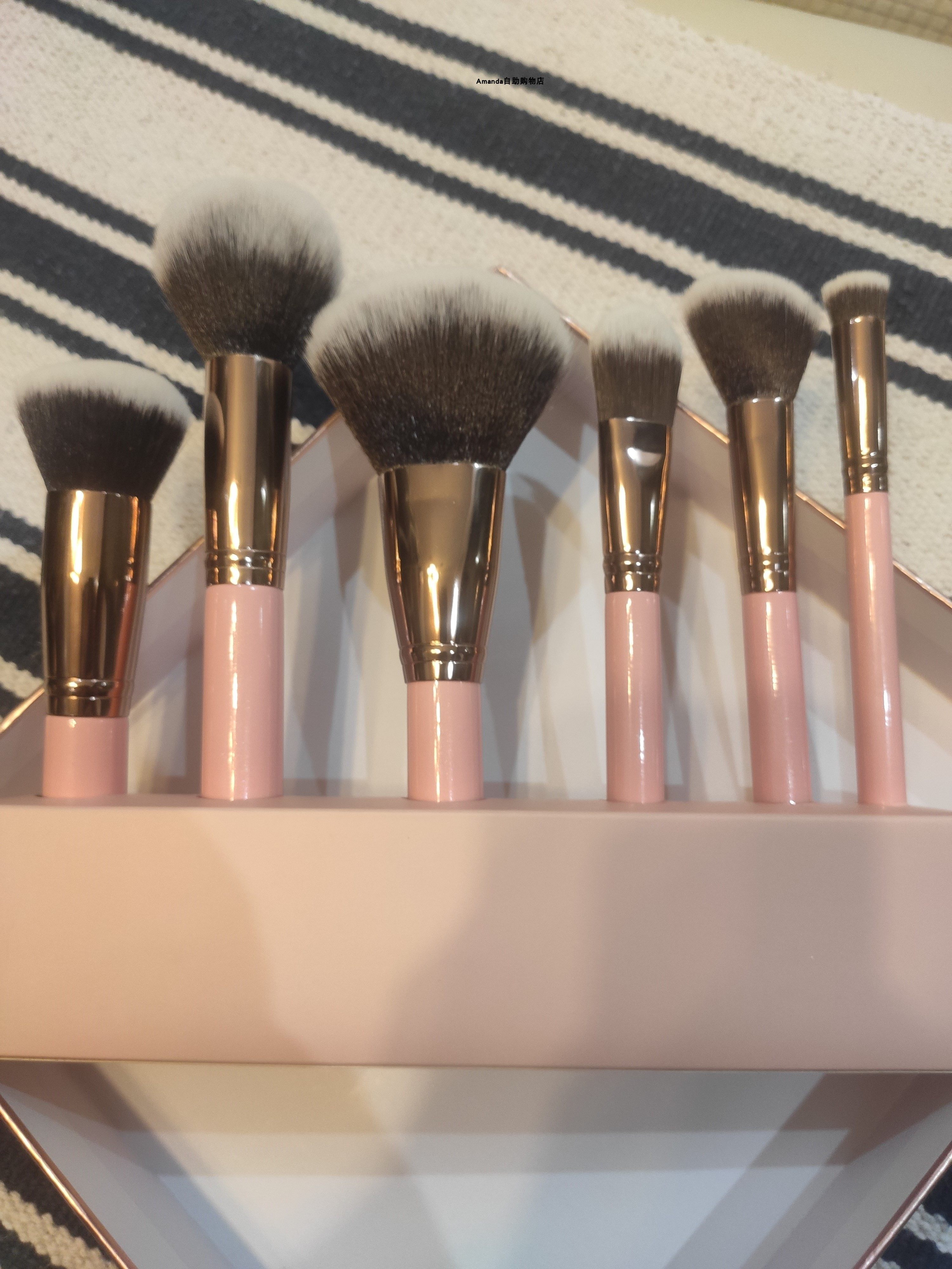 这把Luxie化妆刷到底怎么用？3种画法新手秒懂！_化妆刷_淘宝美妆网