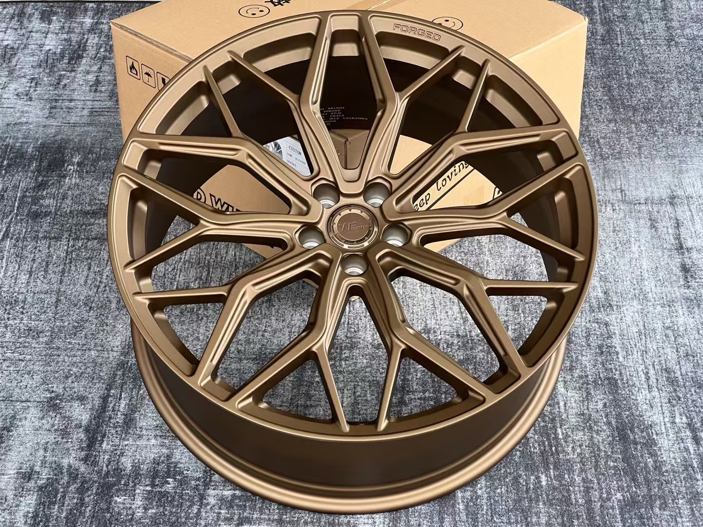 WF-HE1同款锻造轮毂理想L6L7L8L9蔚来ES6ET5ES8ET7EC6ES7ET9EC7