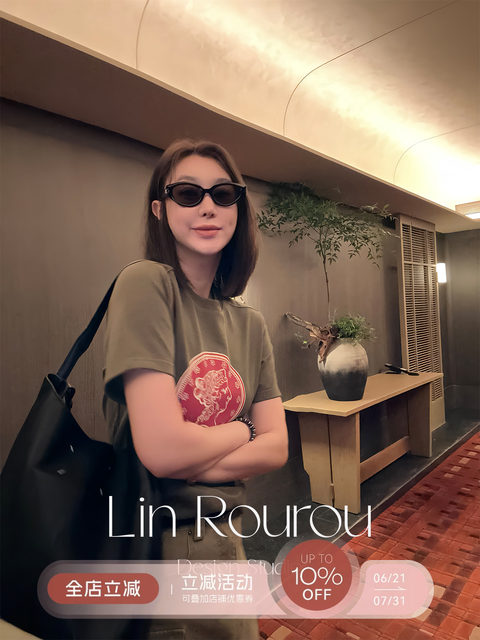 Lin Rou Rou T-shirt for women 2025 new summer hot style slim shoulder top
