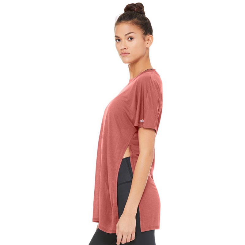 被夸爆了！Alo Yoga T恤测评｜跑步健身都得冲，普通女生也能穿出高级感 -t-淘宝好物网