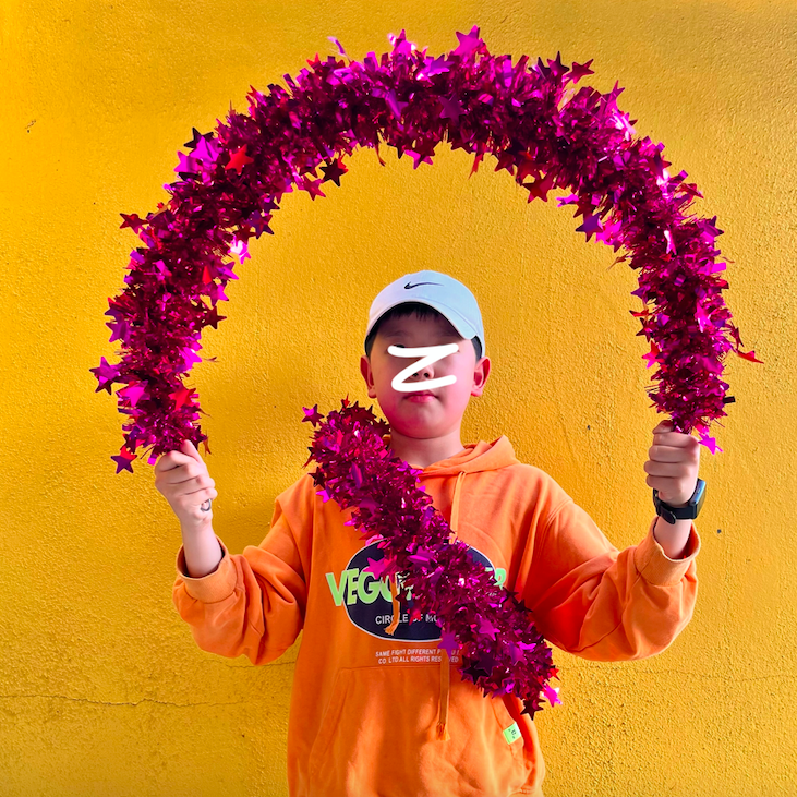 Kindergarten sports meeting entry artifact! bright silk garland + dance ...
