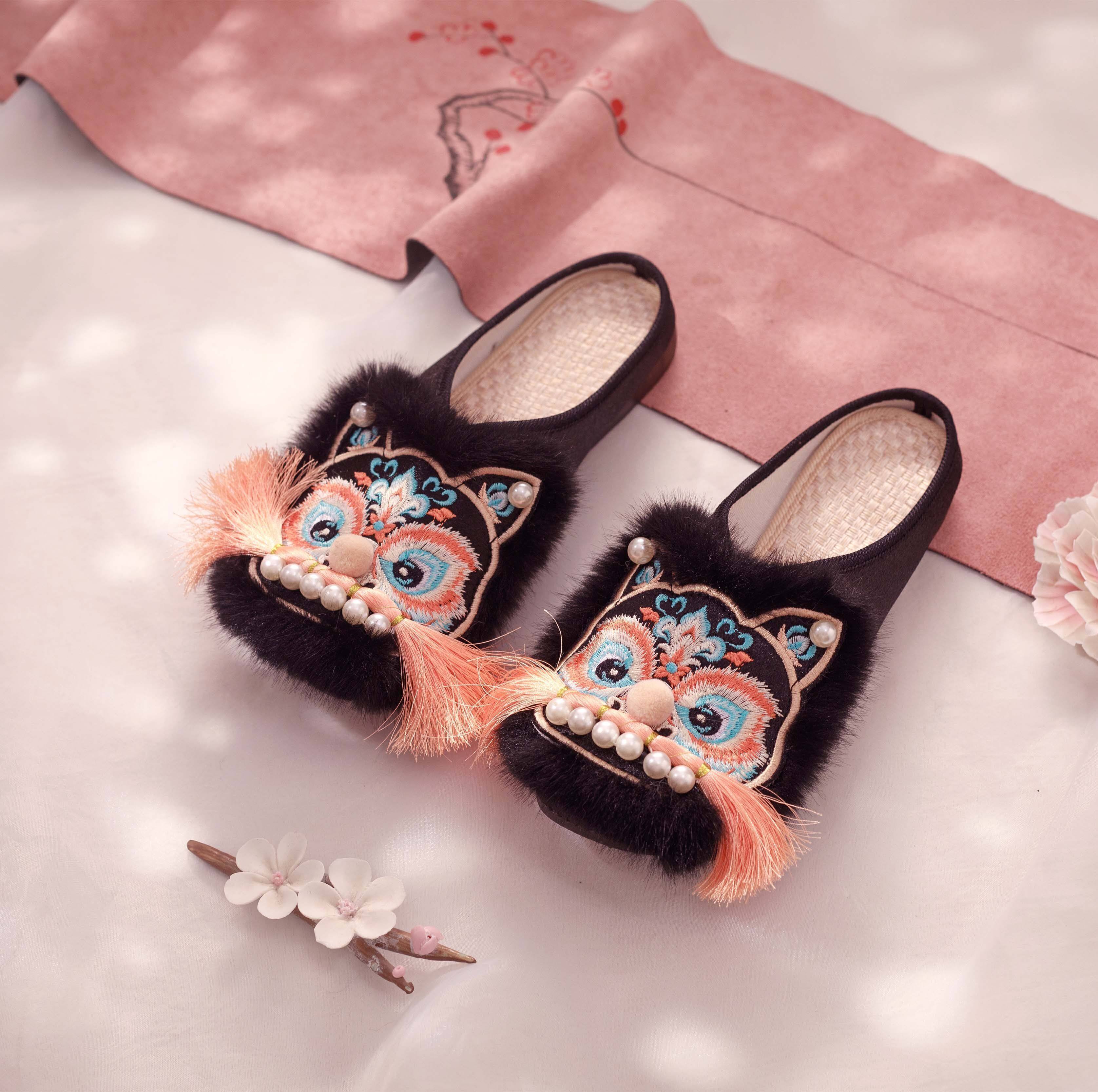 Wearing these will make you turn heads! tiger head shoes will make you ...