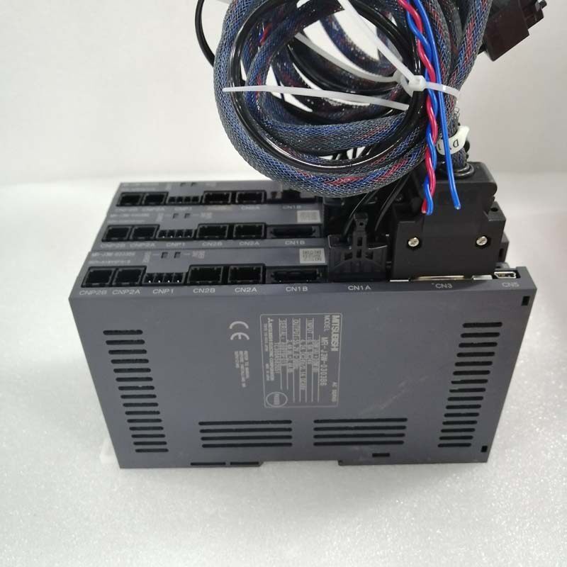 MITSUBISHI MR-J3W-0303B6 Original disassembled servo drive color new