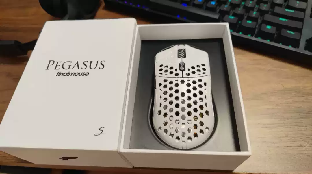 Finalmouse ULX Competition无线轻量化电竞滑鼠 高精度激光设计
