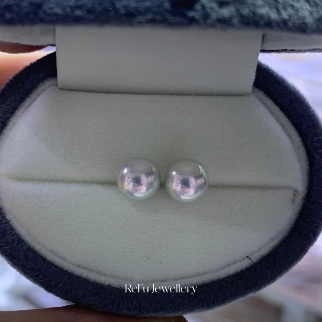 Aurora small light bulb akoya seawater pearl earrings: 18k gold plain ...