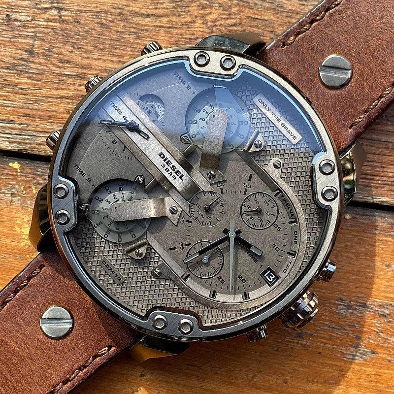 2025爆款推荐｜Diesel迪赛DZ7468高级灰超大表盘计时男表，这枚“狠角色”真能打？-欧美腕表-淘宝好物网