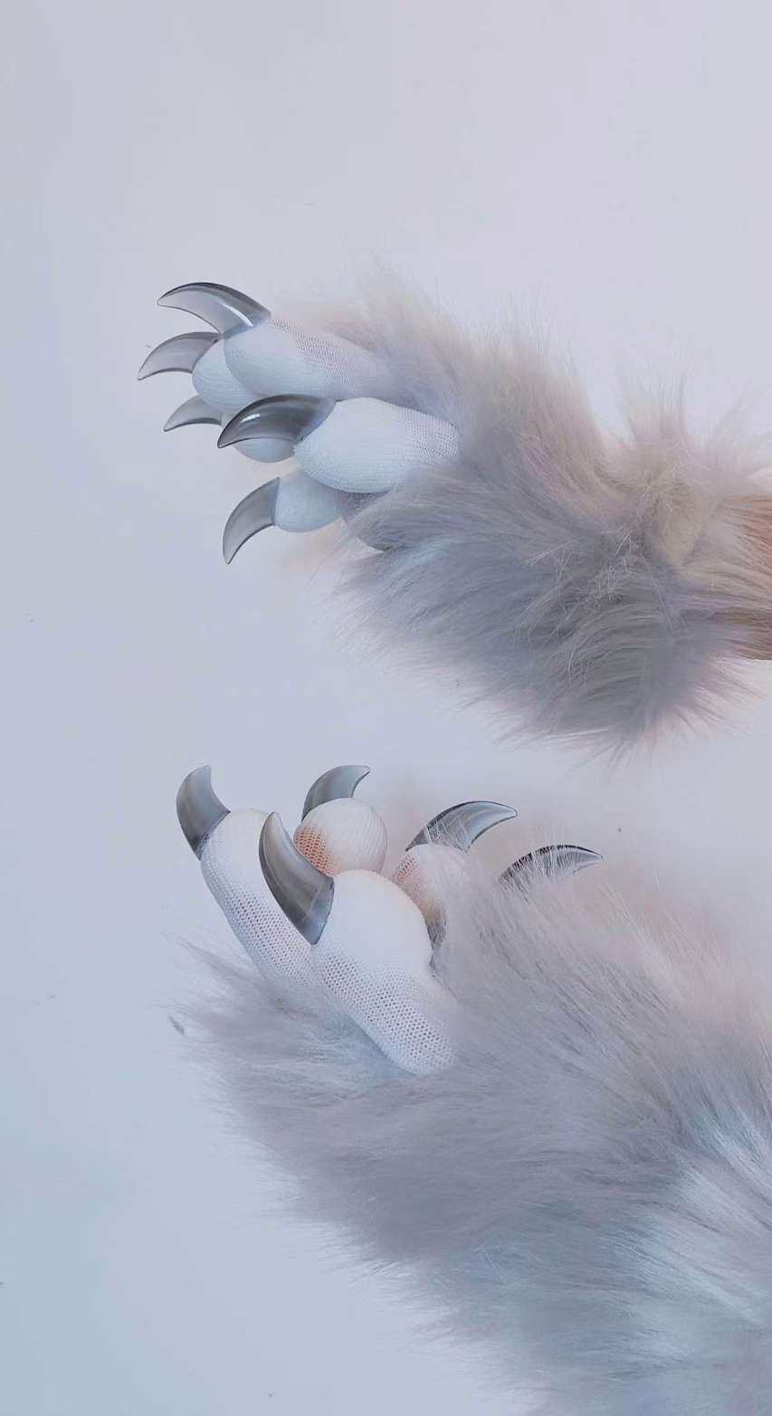 The experimental giant beast costume is close-fitting fur half-claw ...