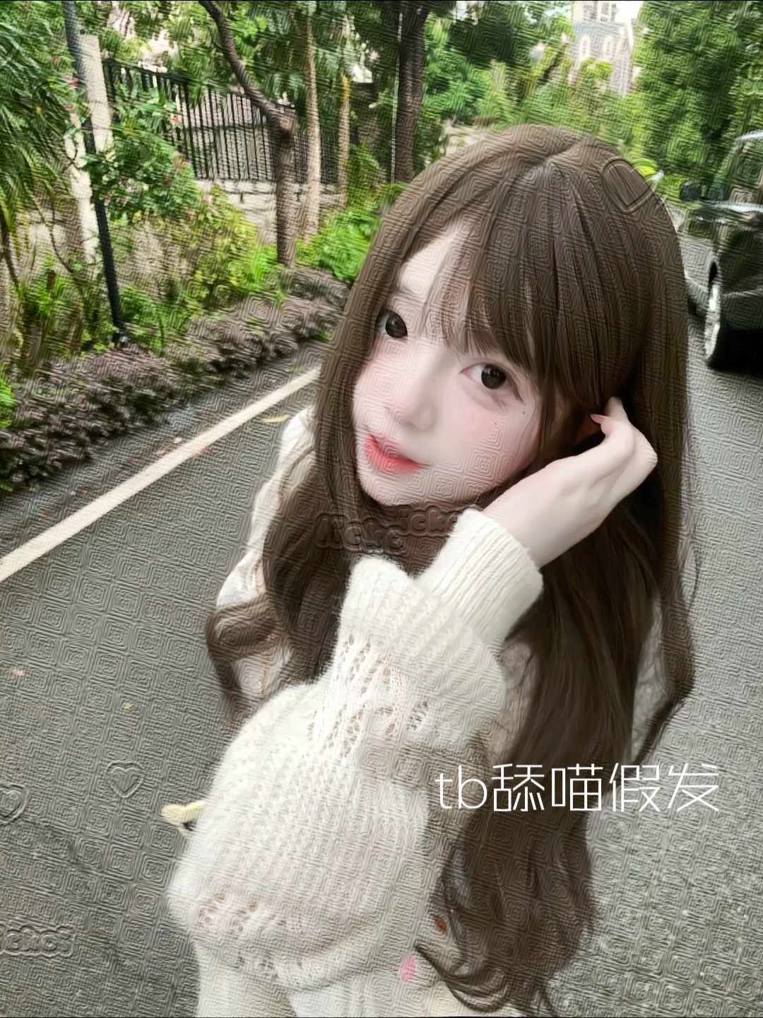 Summer essential: give your cat's cool brown curls a fresh new look! 👩 ...