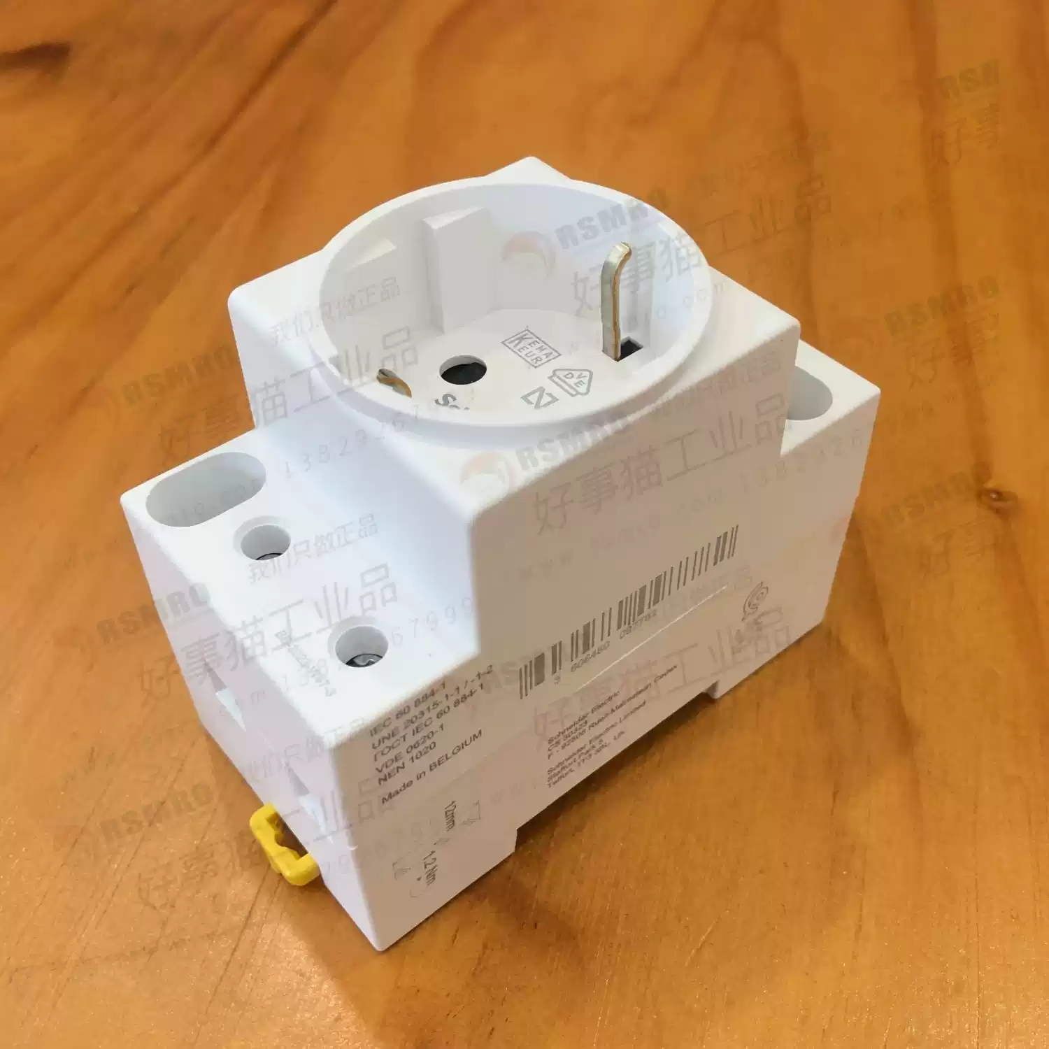 A9A15310施耐德符合欧洲安全标准插座三孔2P+E 16A250VAC欧盟认证