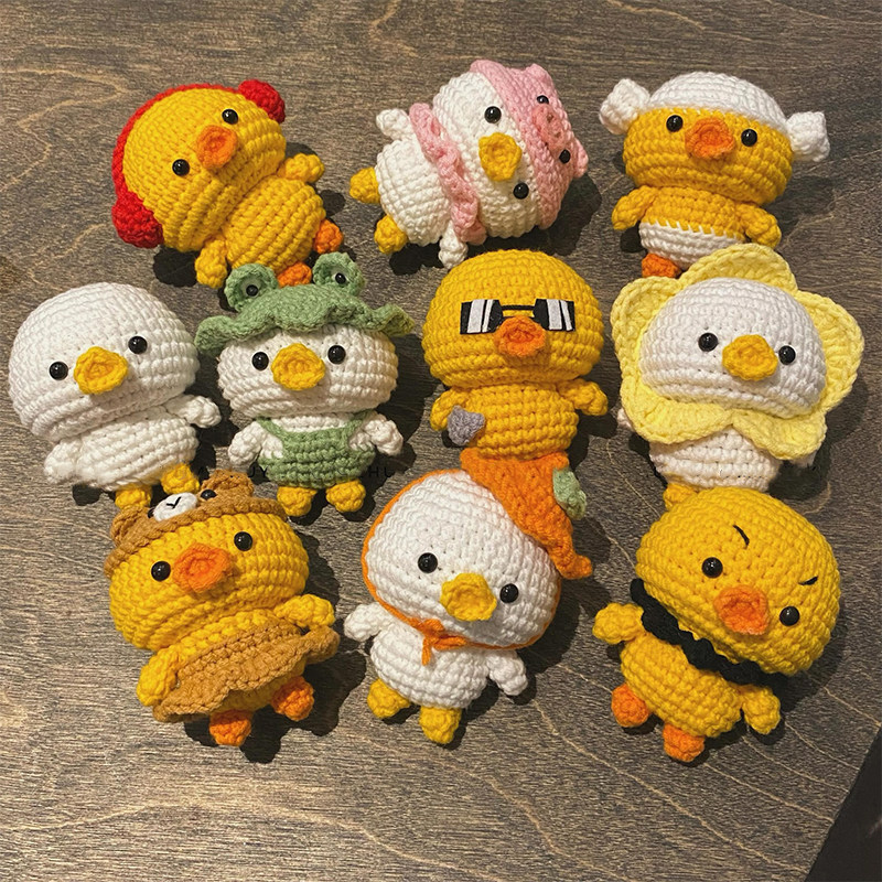Handmade knitted duck plush keychain: where's the fun in diy? 🌟