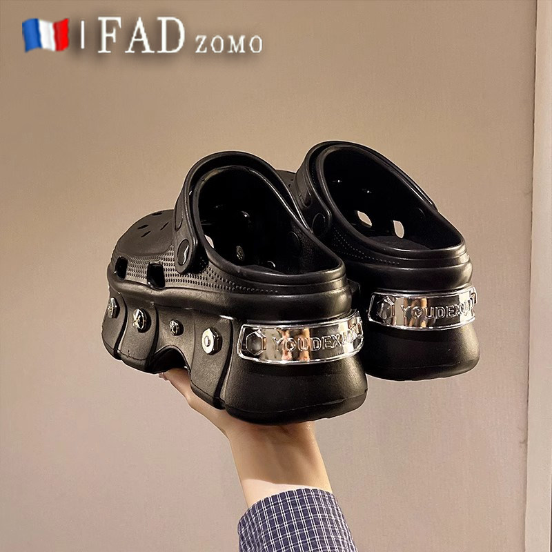 法国Fad Zomo高级感金属色铆钉洞洞鞋女外穿春夏厚底轻便包头凉拖