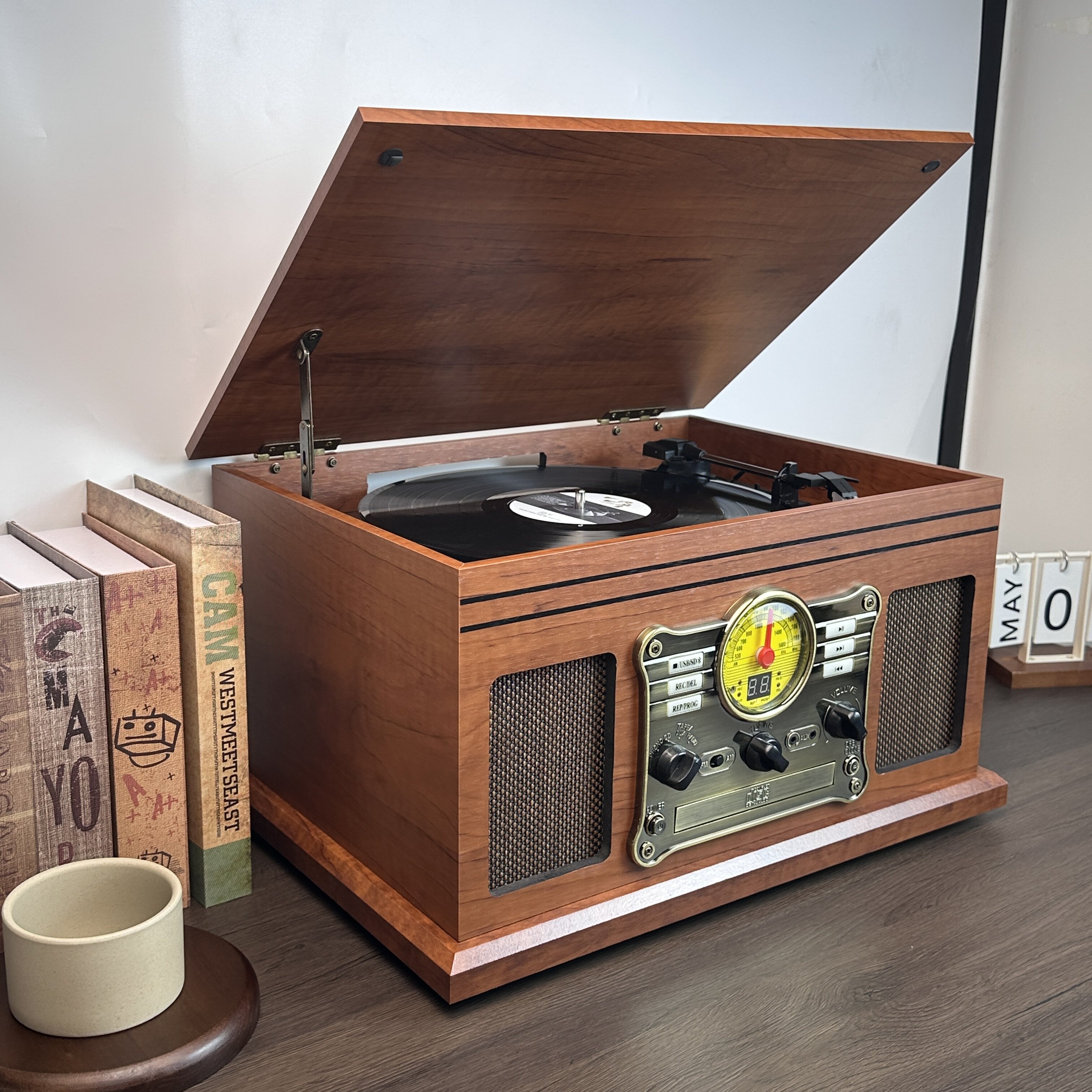 🌟 Nostalgic retro, the perfect combination of music and aesthetics! 🏠 ...