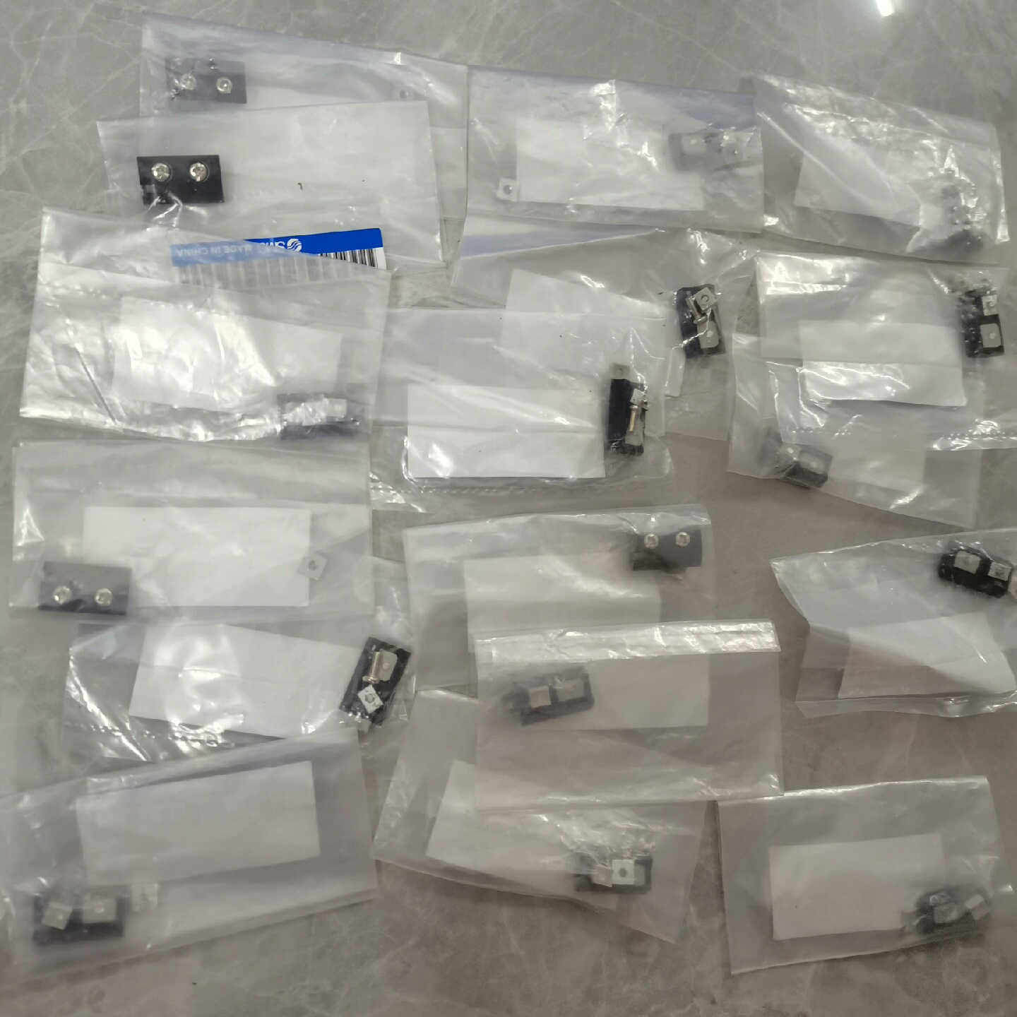 SMC气缸背后的隐形魔术师：磁性开关安装塑料支架卡件解密-其他气动元件-淘宝百科网